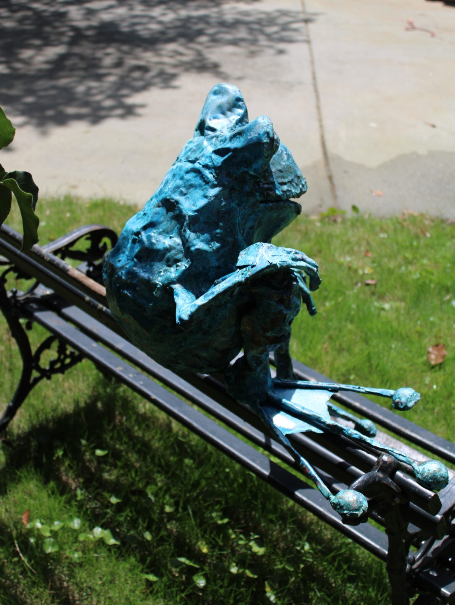 Seated Medium Frog Leg Dangling - Beau Smith's Workshop